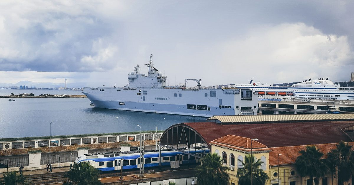Le porte-hélicoptère principal de la Marine française « Tonnerre ...